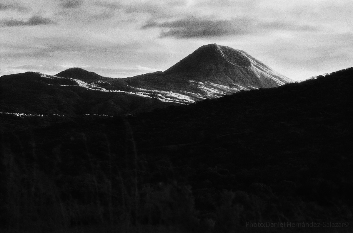 Eastern Volcanoes / Volcanes del este – Daniel Hernández-Salazar