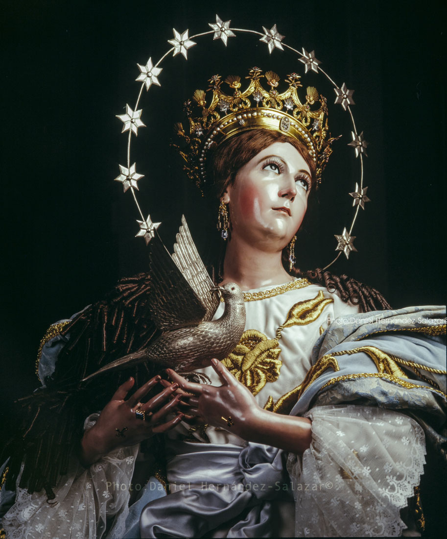 Religious Sculpture / Escultura religiosa. – Daniel Hernández-Salazar